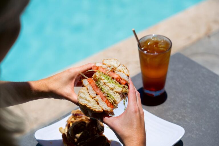 Sunshine Grill | The Sunshine Hotel & Suites